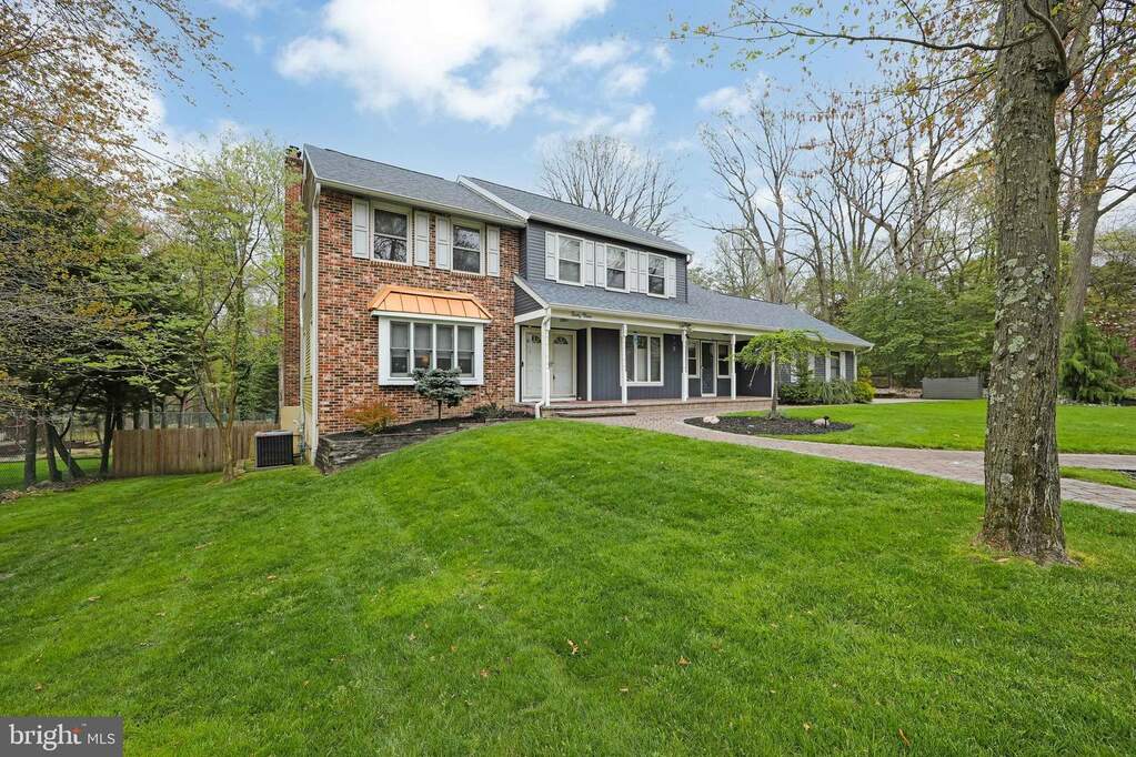 49 Holly Oak Drive, Voorhees, NJ 08043 | MLS# NJCD2066926 | RLAH ...