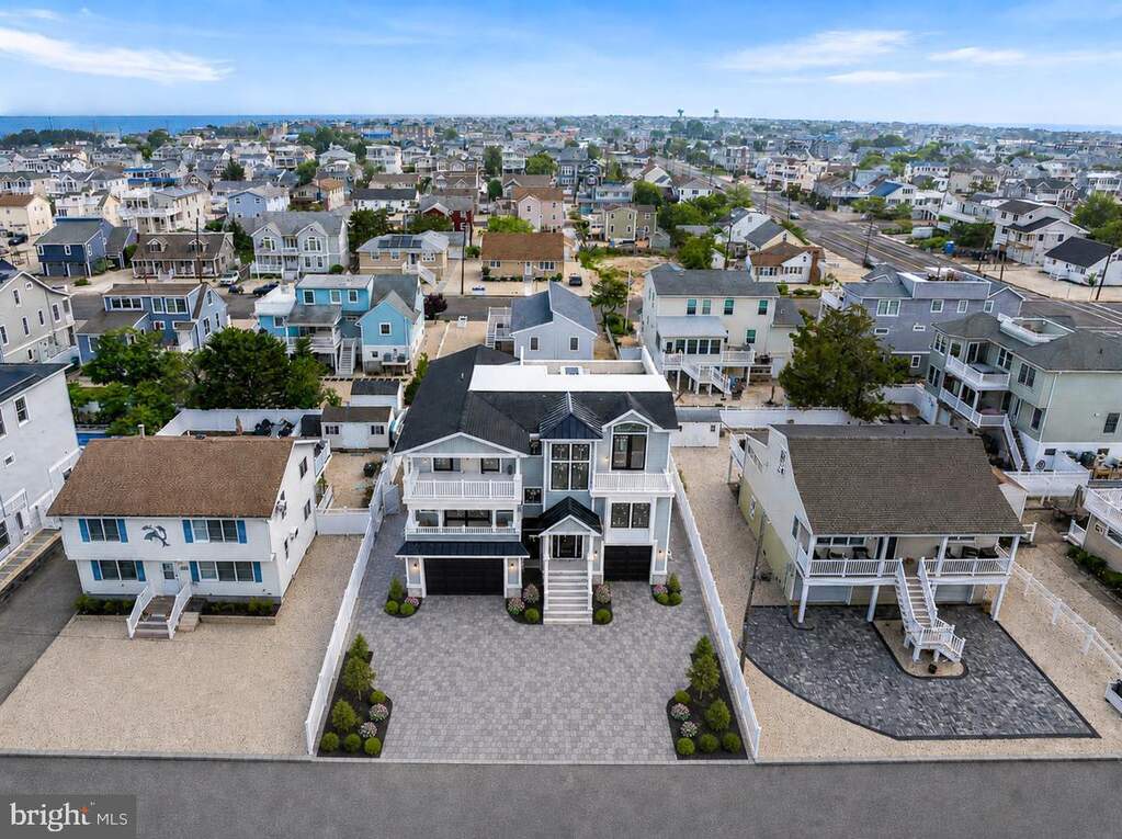 309 W 16th Street, Ship Bottom, NJ 08008 | MLS# NJOC2042816 | RLAH ...