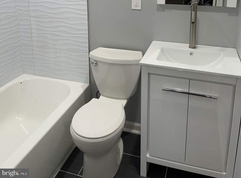 2231 Fernon Street, Philadelphia, PA 19145 | MLS# PAPH2305408 | RLAH ...