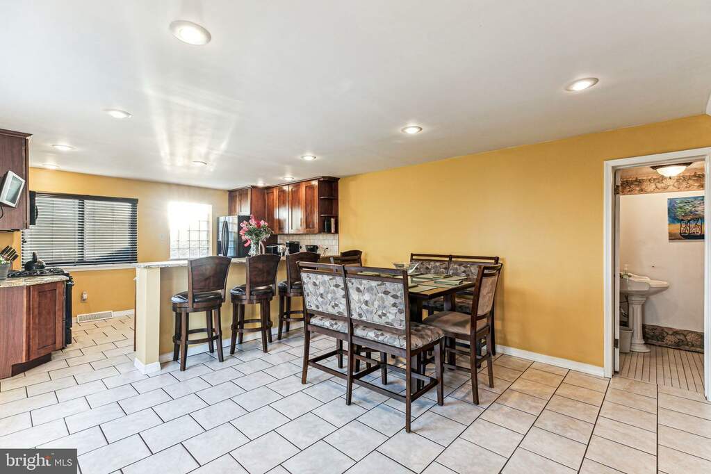 657 Artwood Drive, Philadelphia, PA 19115 | MLS# PAPH2323348 | RLAH ...