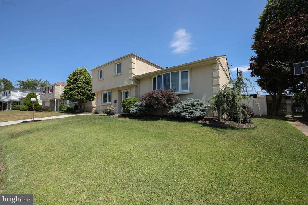 9715 Lochwood Road, Philadelphia, PA 19115 | MLS# PAPH2370666 | RLAH ...