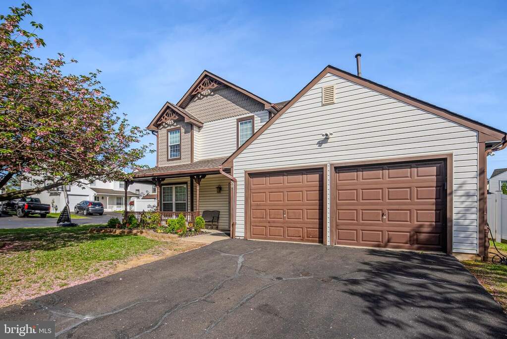 30 Country Lane Drive, Philadelphia, PA 19115 | MLS# PAPH2478474 | RLAH ...