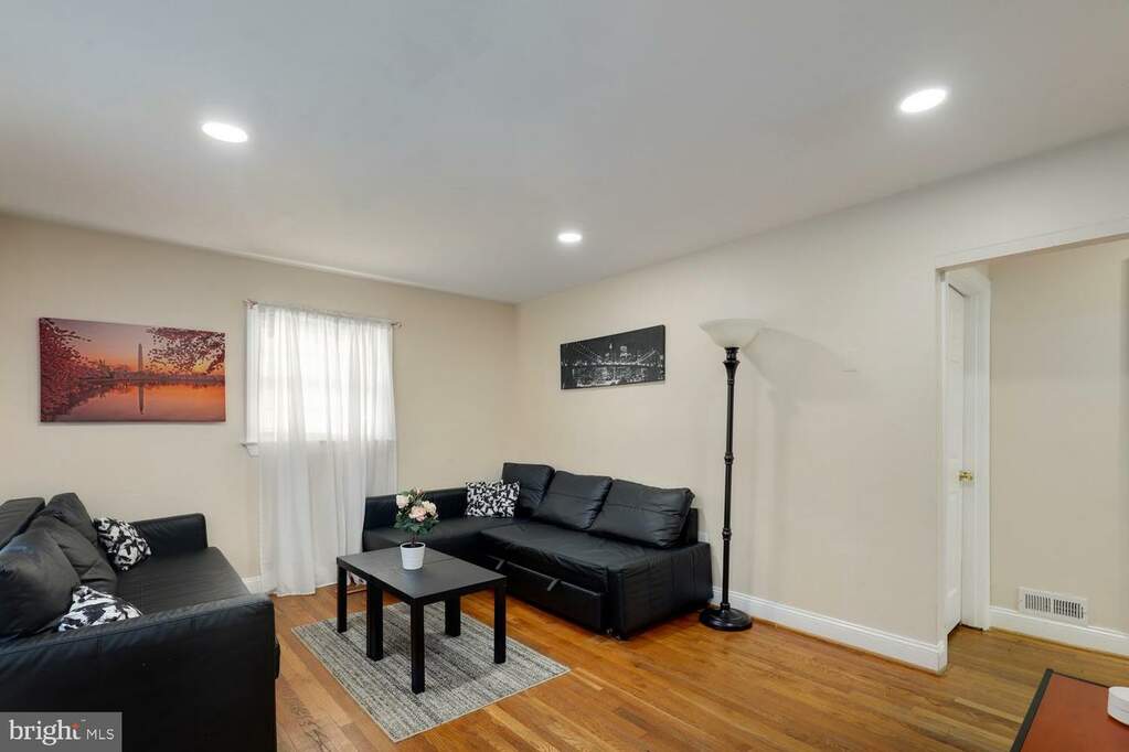 13434 Forest Glen Road, Woodbridge, VA 22191 | MLS# VAPW2064688 | RLAH ...