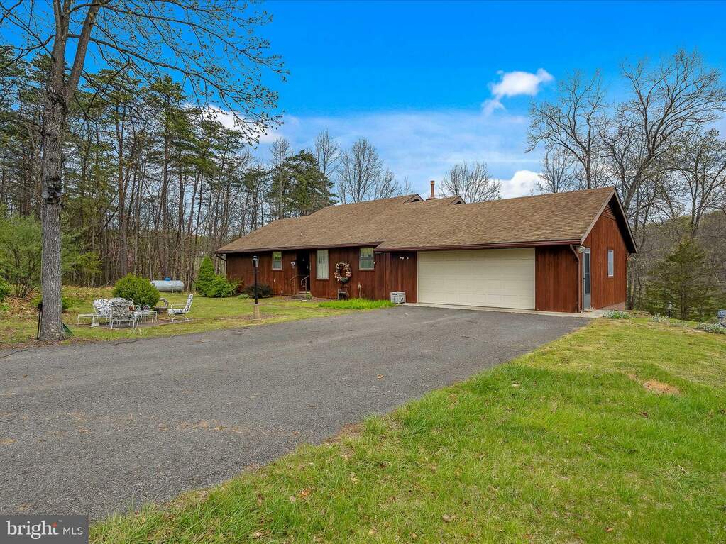 80 Spring Valley Lane, Berkeley Springs, WV 25411 | MLS# WVMO2004264 ...