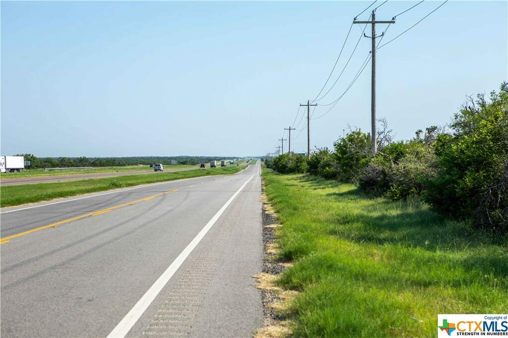 000 Ih 35 Access Rd, Pearsall, TX 78061 | MLS# 516137 | @properties ...