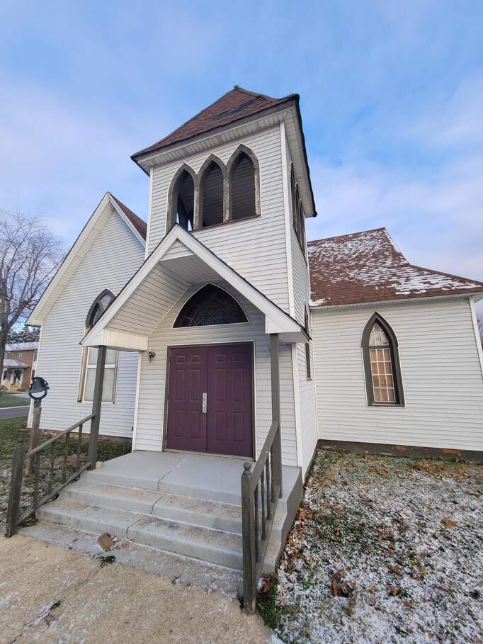 403 E Indiana Avenue, Kouts, IN 46347 | MLS# 817259 | @properties NW ...