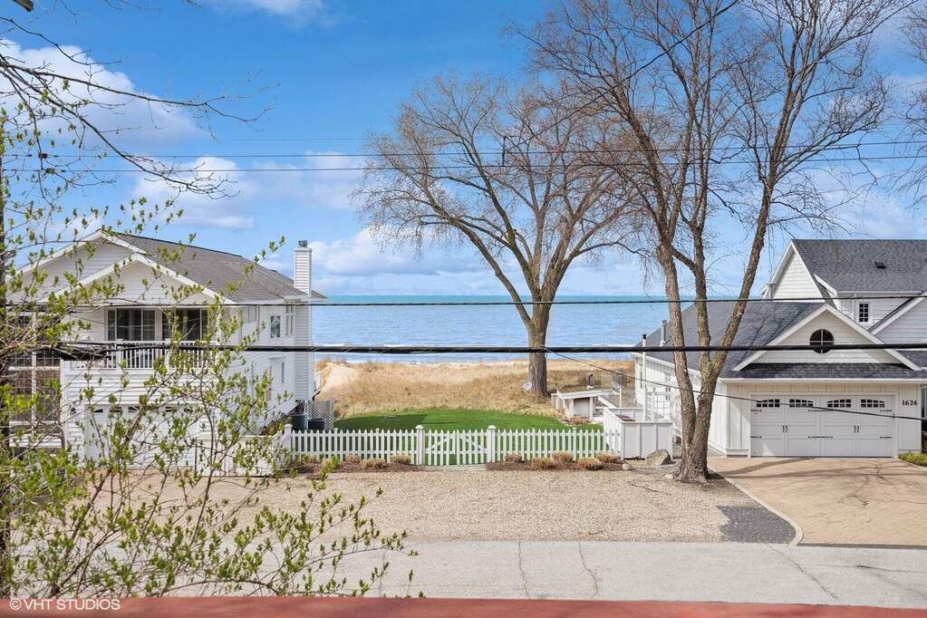 1621 Lake Shore Drive, Long Beach, IN 46360 | MLS# 818817 | @properties ...