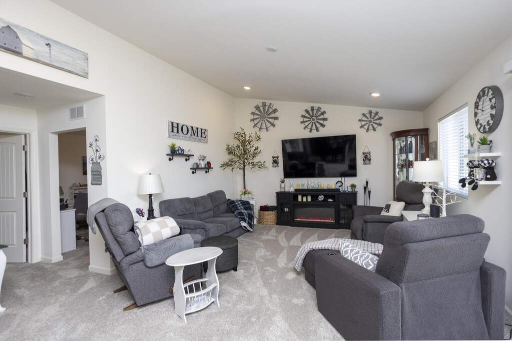 114 Mayfield Drive, Michigan City, IN 46360 | MLS# 818873 | @properties ...