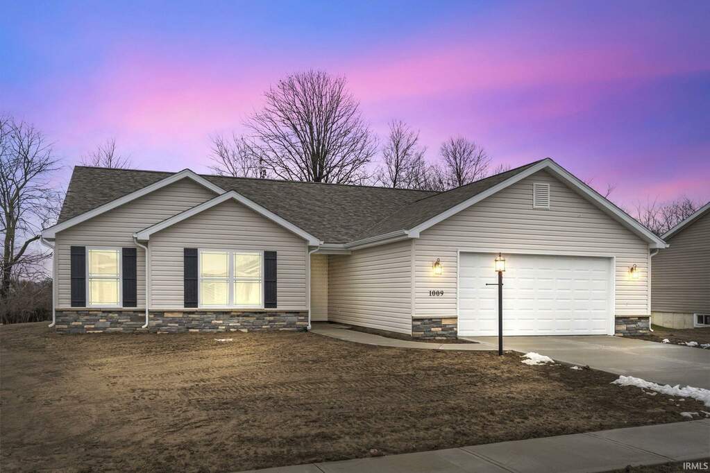 1009 N Walsh Street, Garrett, IN 46738 | MLS# 202412867 | @properties ...