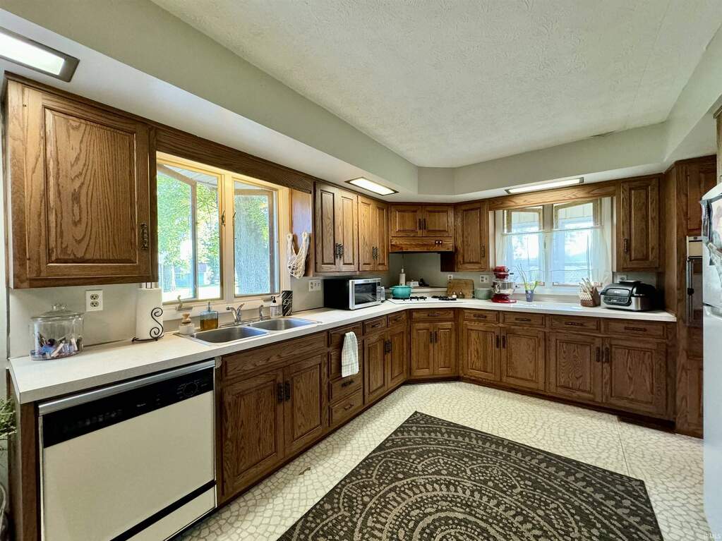 8048 Nw Shafer Drive, Monticello, IN 47960 | MLS# 202419637 ...