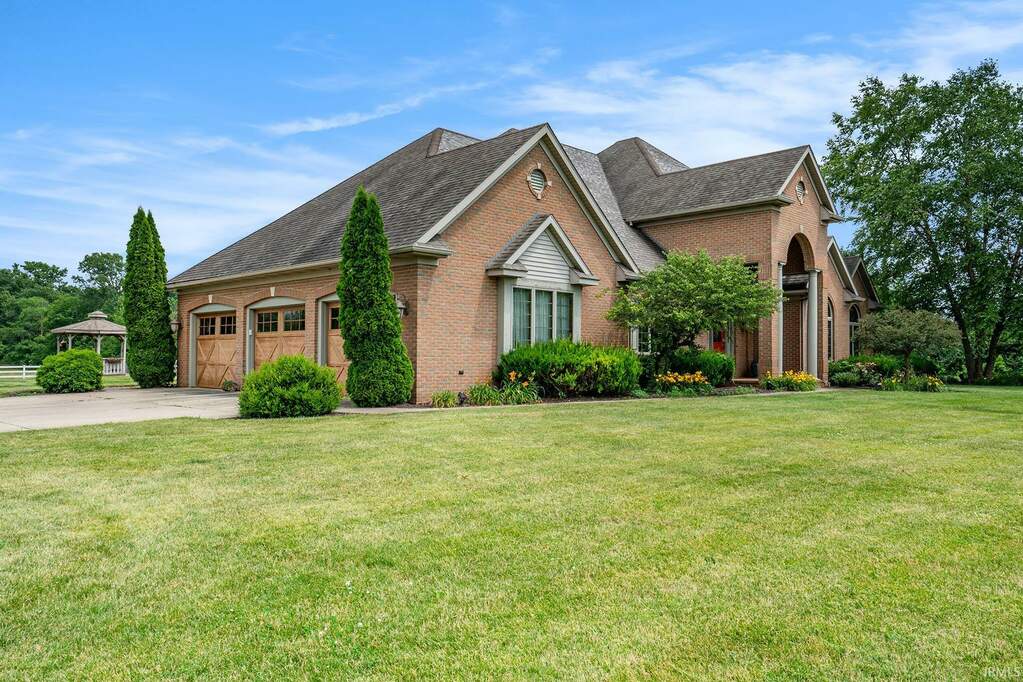 28718 County Road 38, Wakarusa, IN 46573 | MLS# 202423602 | @properties ...