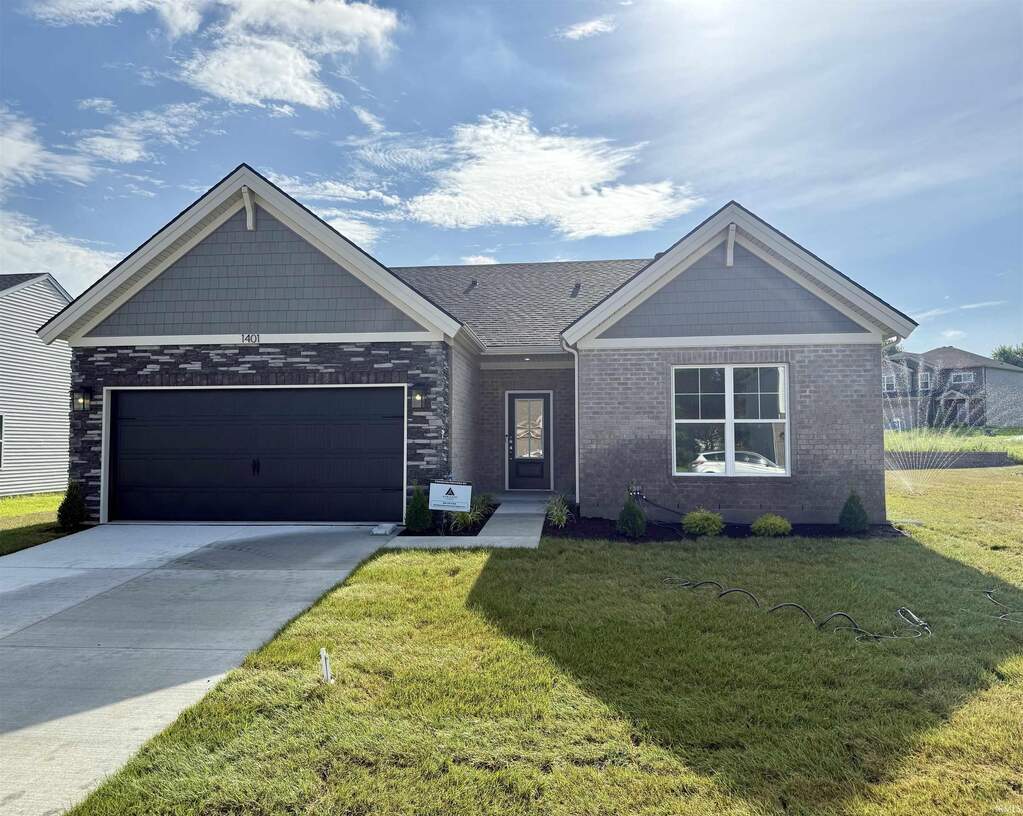 1401 N Hunters Crossing Circle, Huntingburg, IN 47542 | MLS# 202503270 ...