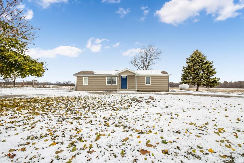 8852 E 1100 S, Lynn, IN 47355 | MLS# 202545673 | @properties Indy
