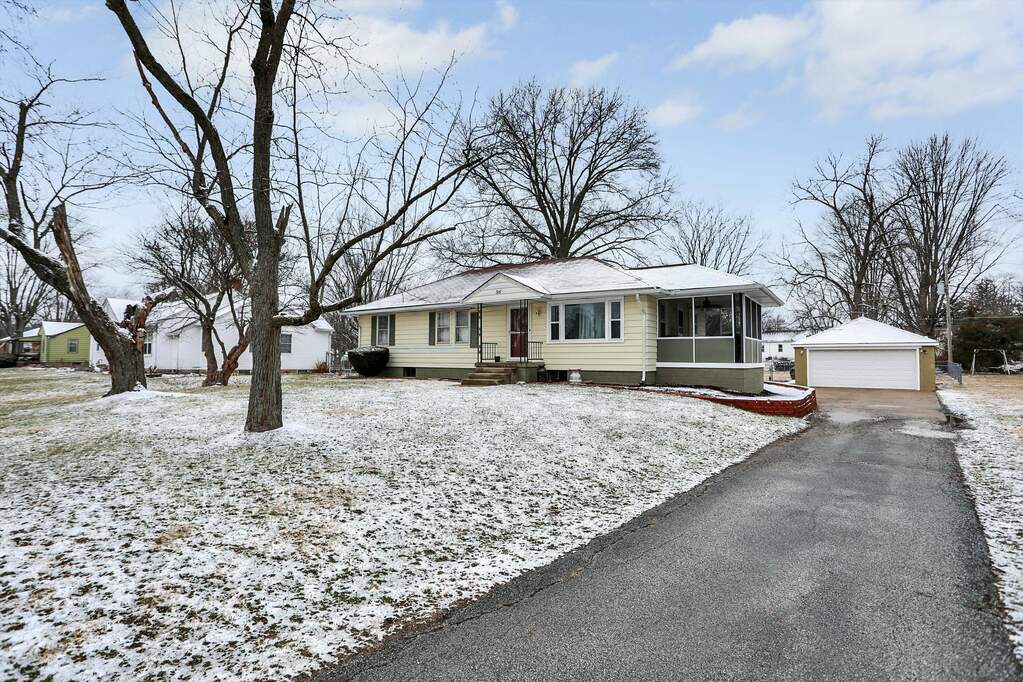 316 W Smith Valley Road, Greenwood, IN 46142 | MLS# 21903785 ...