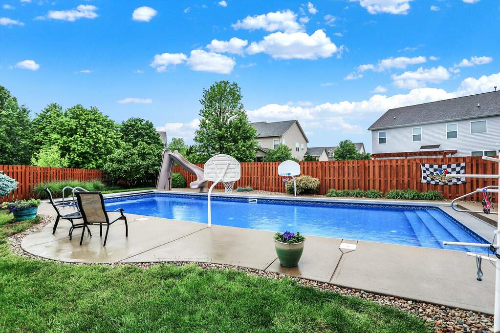 6122 Mountain Hawk Drive, Zionsville, IN 46077 | MLS# 21940938 ...