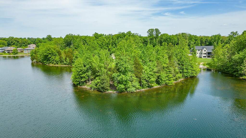 1697 Tipton Pointe Ct, Columbus, IN 47201 | MLS# 21978752 | @properties ...