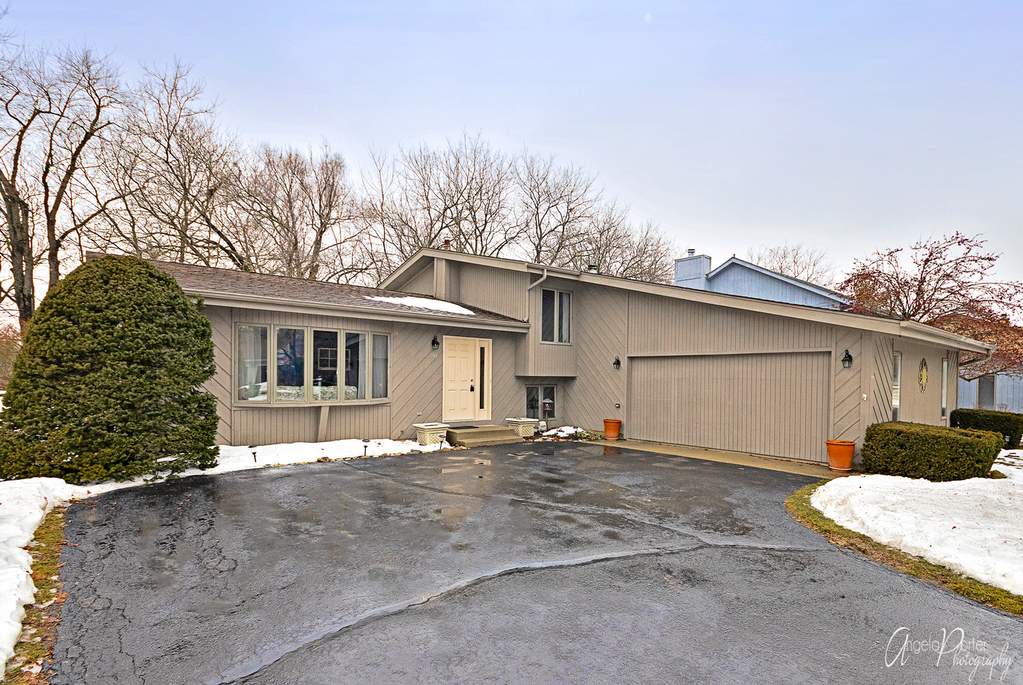 230 West Trail, Grayslake, IL 60030 | MLS# 10261417 | @properties ...