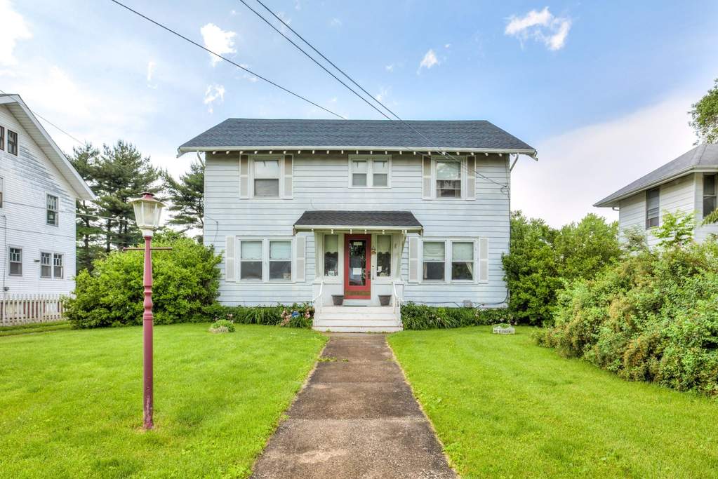 148 W Bowyer Street, Bement, IL 61813 | MLS# 10398924 | @properties ...