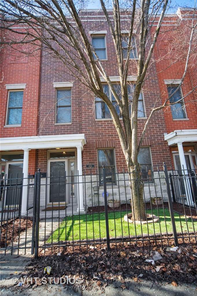 4014 N Clark Street, Chicago, IL 60613 | MLS# 10636588 | @properties ...
