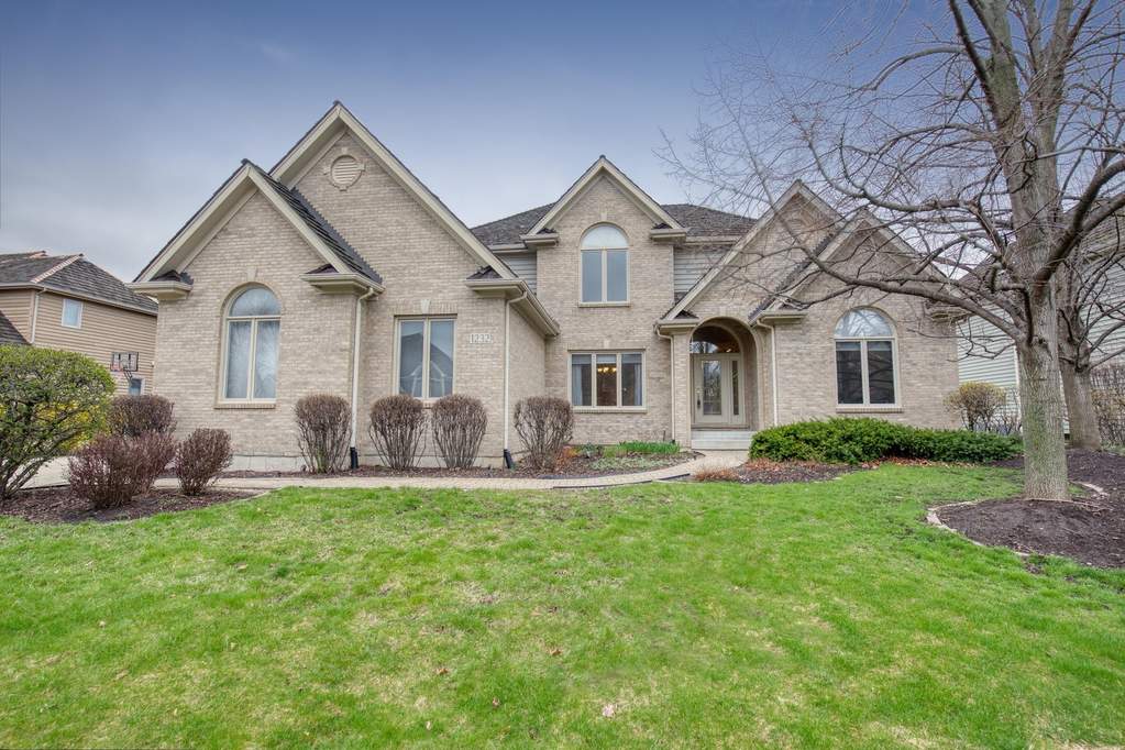 1232 Lansbrook Drive, South Elgin, IL 60177 | MLS# 10689552 ...