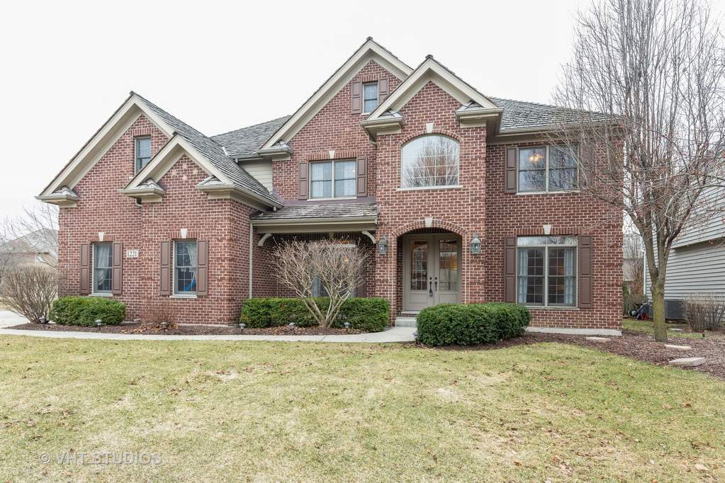 1221 Lansbrook Drive, South Elgin, IL 60177 | MLS# 10720052 ...