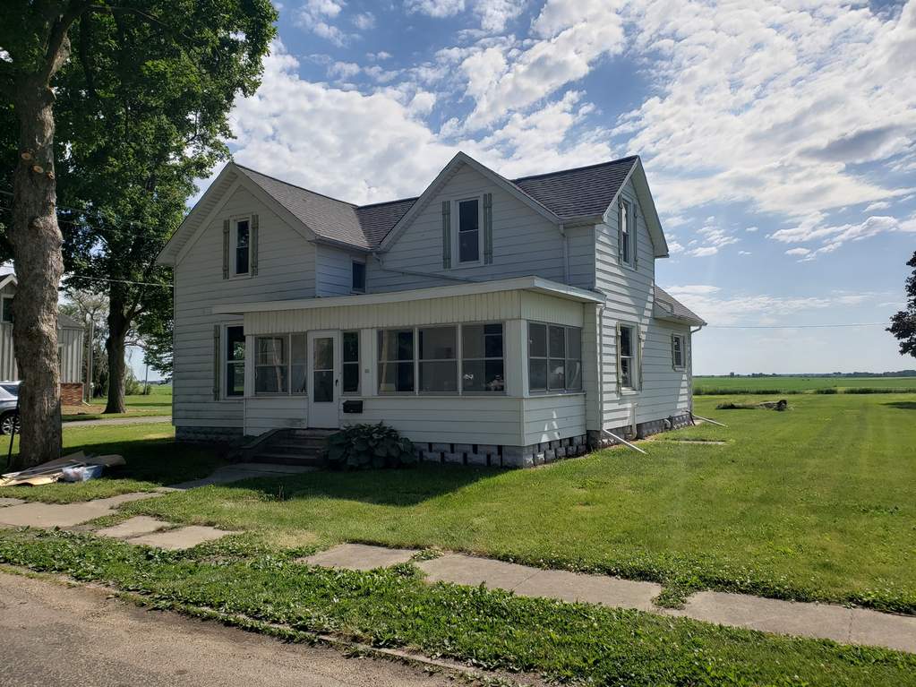 101 Harrison Street, Stanford, IL 61774 | MLS# 10746707 | @properties ...