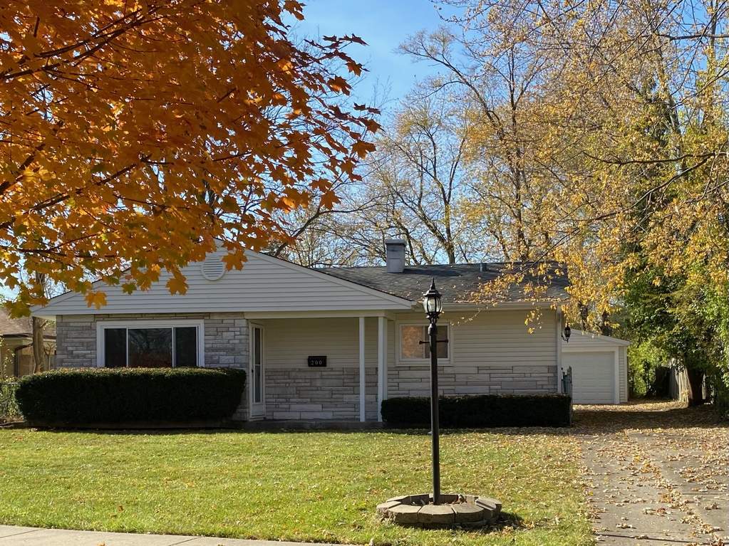 200 E Dennis Road, Wheeling, IL 60090 | MLS# 10937986 | @properties ...