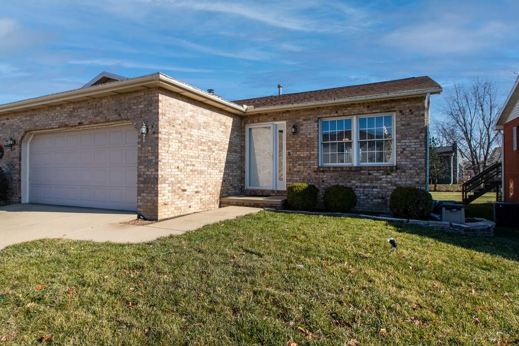 1409 Oakbrook Drive #2, Bloomington, IL 61704 | MLS# 10949358 ...