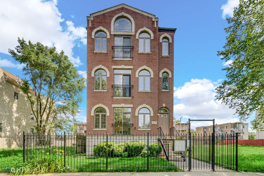 1437 E 65th Place #1, Chicago, IL 60637 | MLS# 11155772 | @properties ...