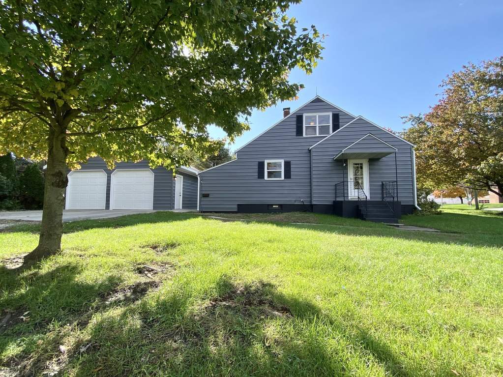 102 E Willard Street, Gifford, IL 61847 | MLS# 11262237 | @properties ...