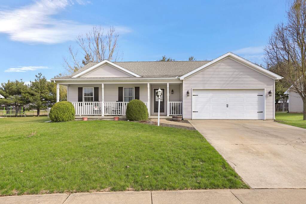 1702 Magnolia Drive, St. Joseph, IL 61873 | MLS# 11345372 | @properties ...