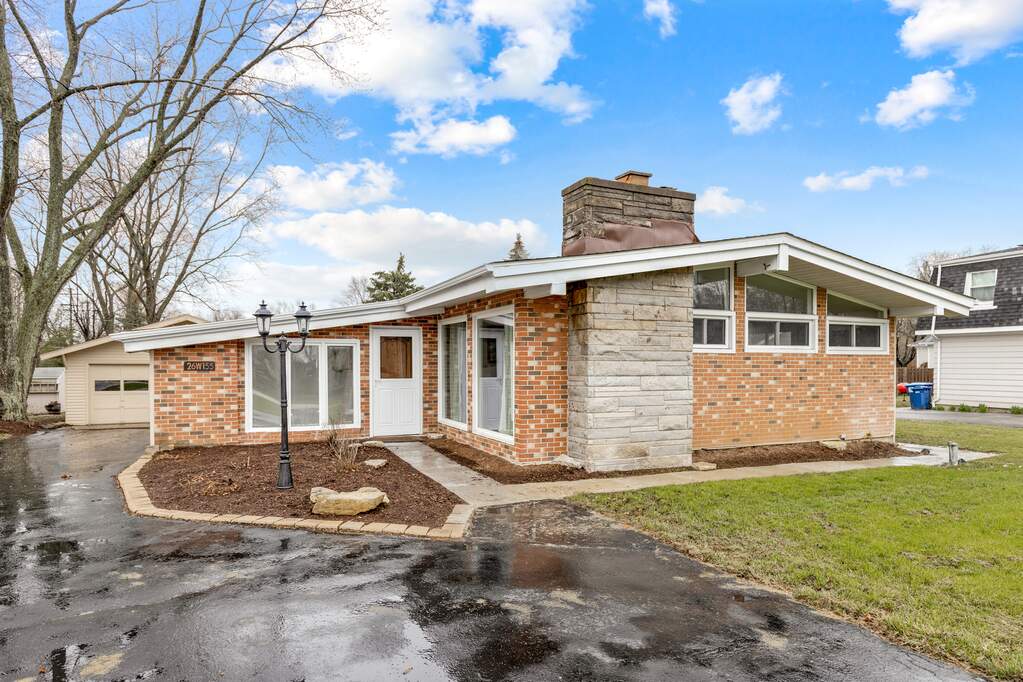 26W155 Bauer Road, Naperville, IL 60563 | MLS# 11364126 | @properties ...