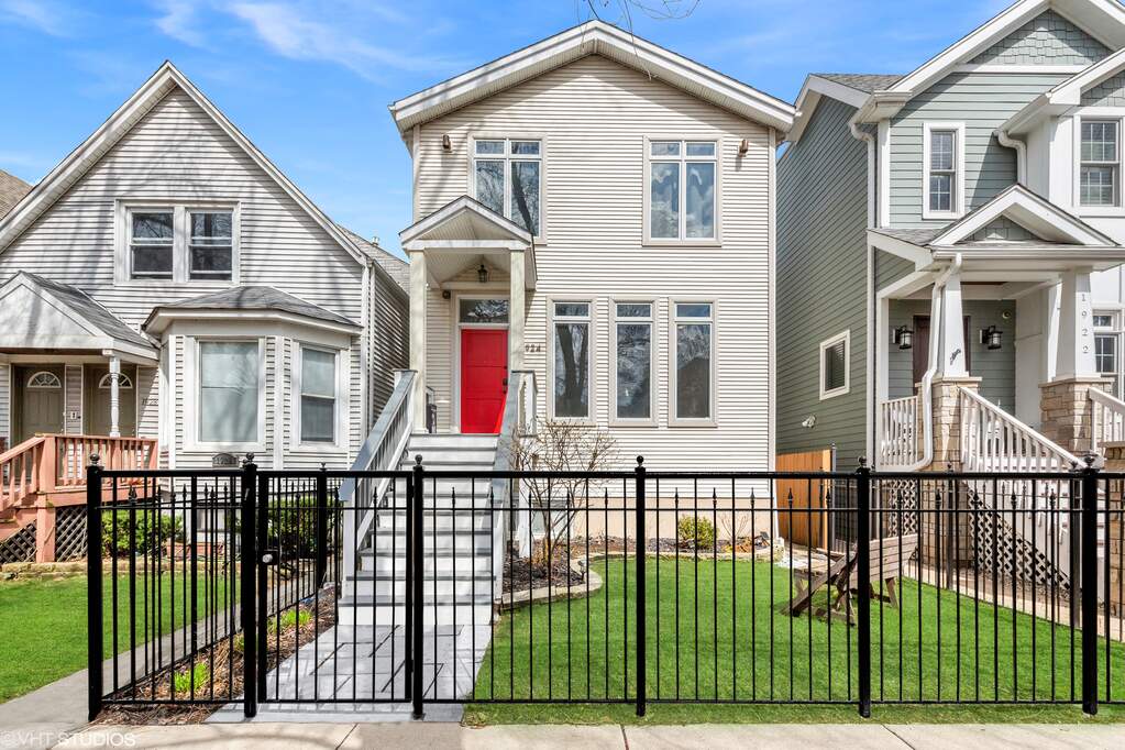 1924 W George Street, Chicago, IL 60657 | MLS# 11431964 | @properties ...