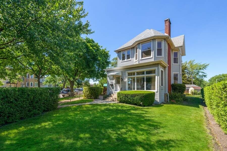 5413 N Lovejoy Avenue, Chicago, IL 60630 | MLS# 11440487 | @properties ...