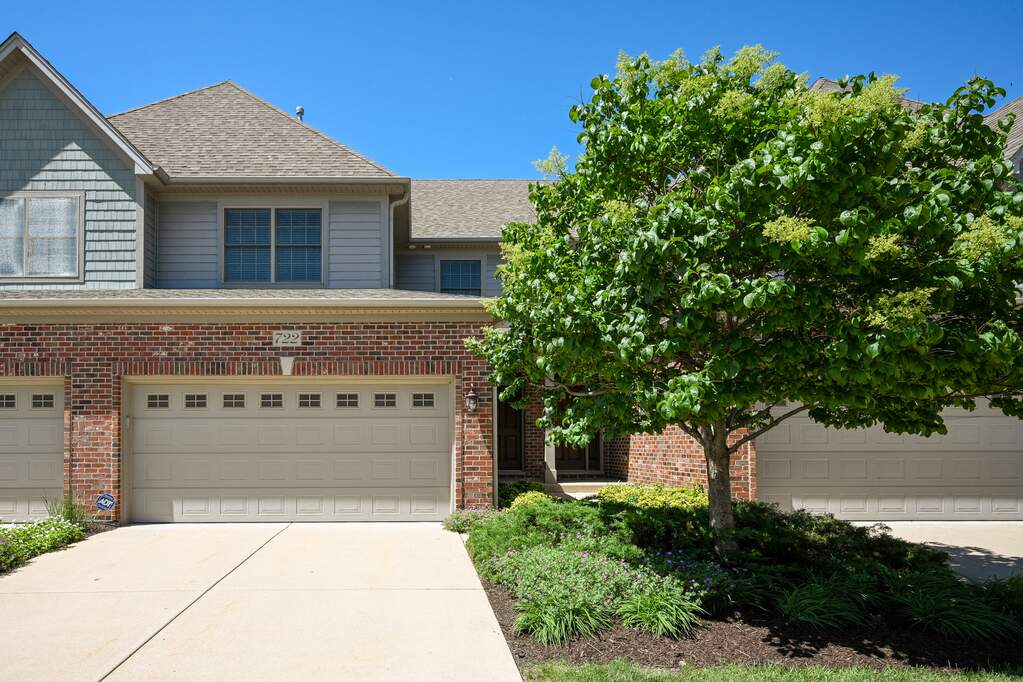 722 Kingsbrook Glen, Glen Ellyn, IL 60137 | MLS# 11457428 | @properties ...