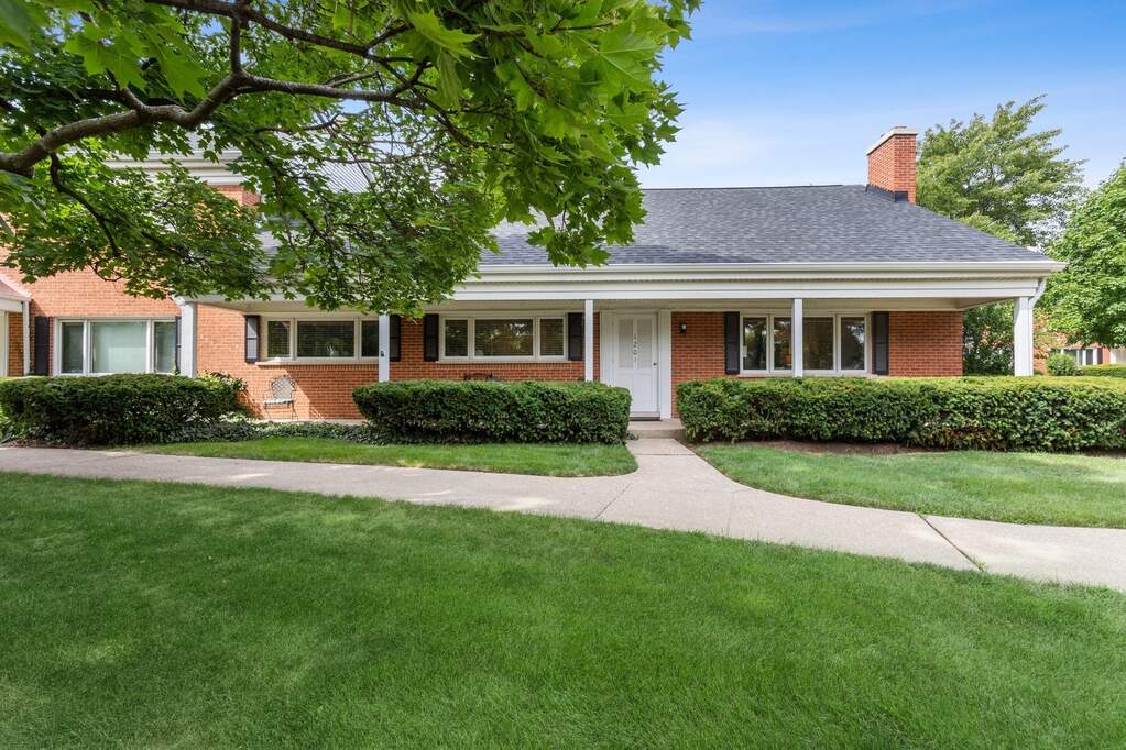 1201 Chanticleer Lane #1201, Hinsdale, IL 60521 | MLS# 11609345 ...