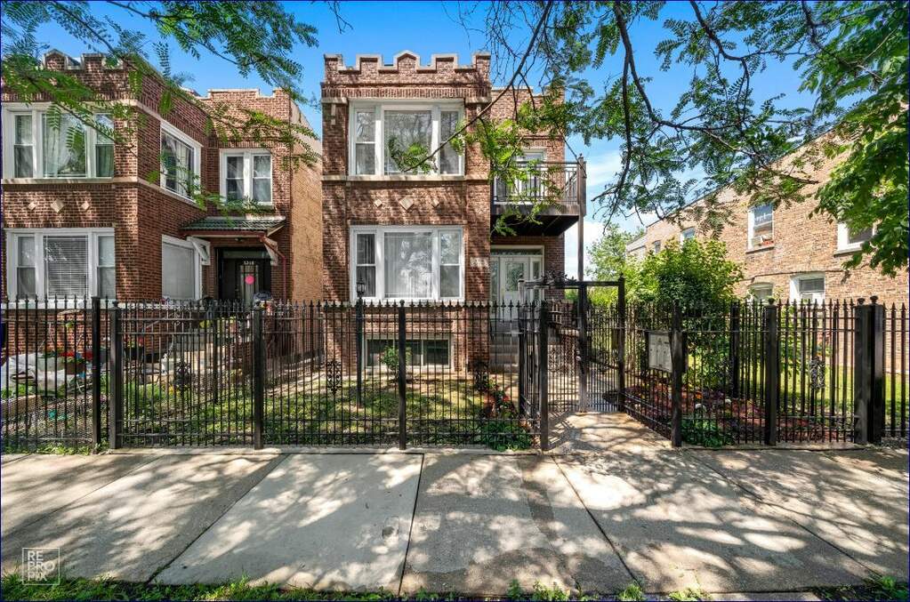 3206 W 65th Place, Chicago, IL 60629 | MLS# 11612390 | @properties ...