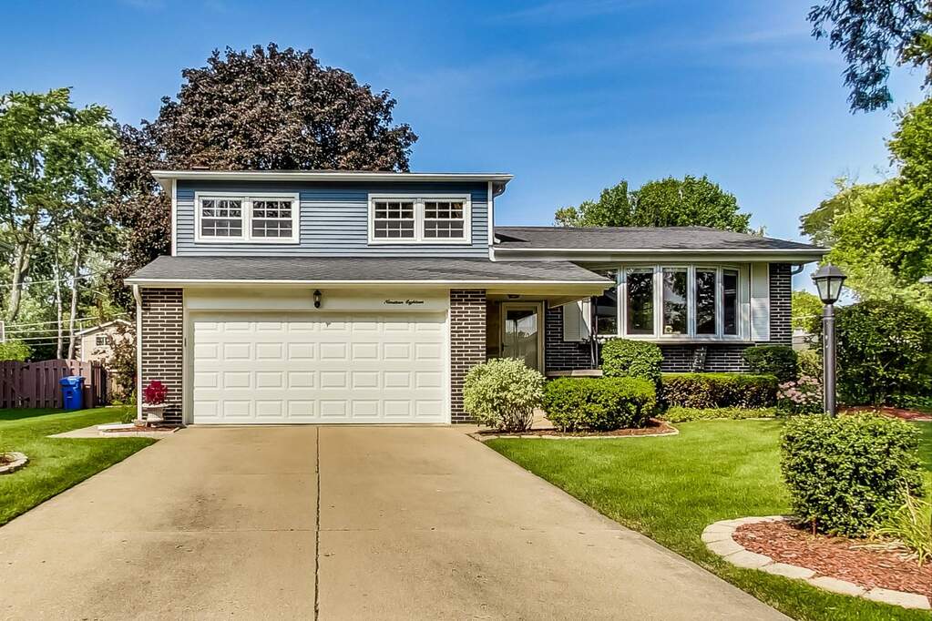 1918 E Pawnee Lane, Mount Prospect, IL 60056 | MLS# 11627752 ...