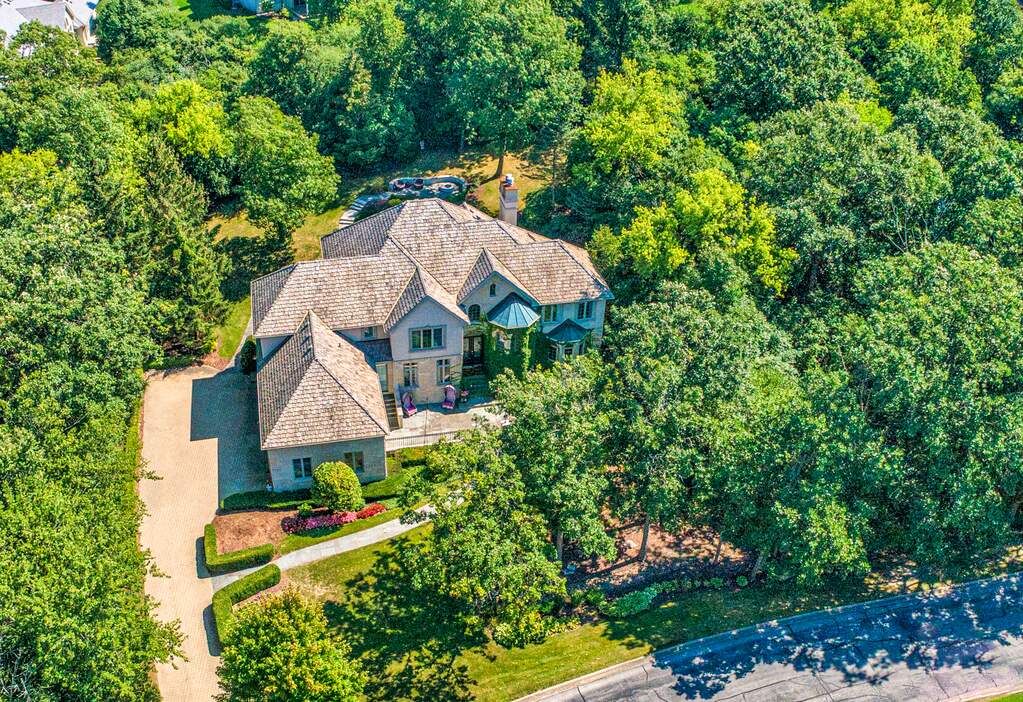 9425 Falling Water Drive E, Burr Ridge, IL 60527 | MLS# 11631874 ...