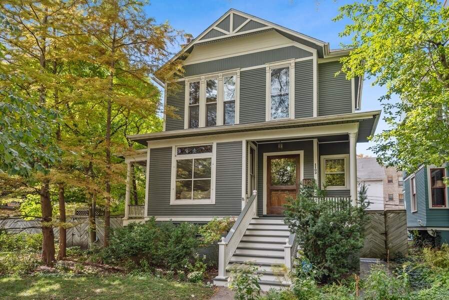 1102 Elmwood Avenue, Evanston, IL 60202 | MLS# 11646983 | @properties ...