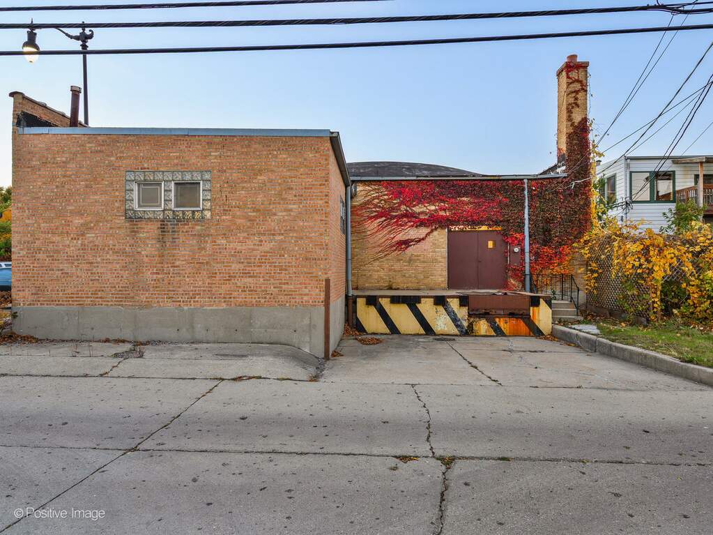 7909 N Lincoln Avenue, Skokie, IL 60077 | MLS# 11666380 | @properties ...