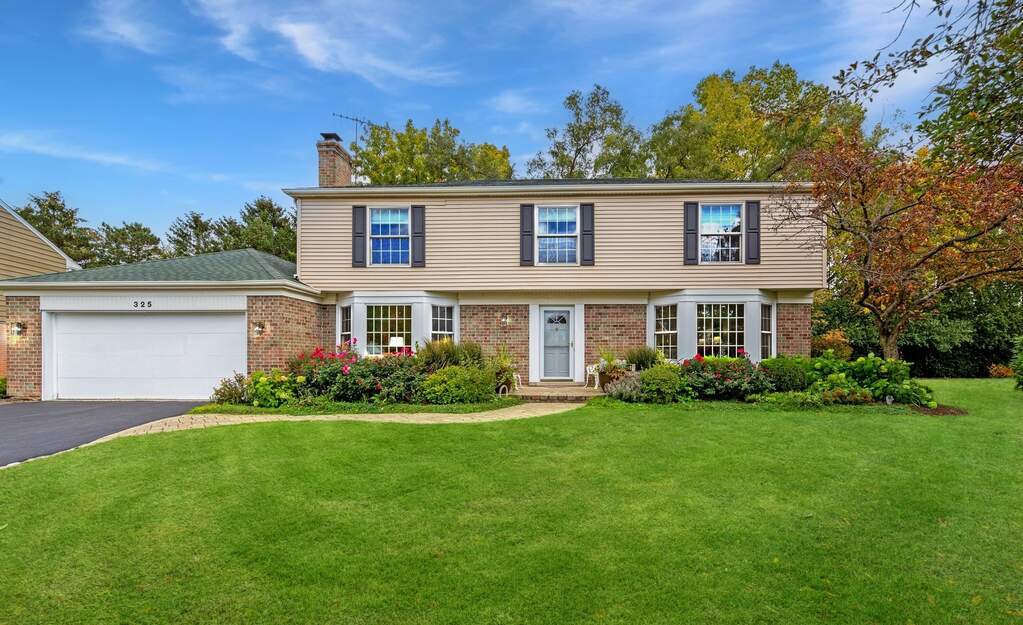 325 Old Post Road, Northbrook, IL 60062 | MLS# 11667898 | @properties ...