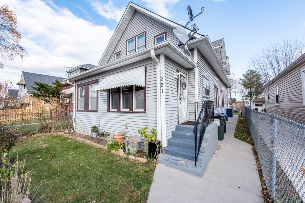 1221 Adams Street, North Chicago, IL 60064 | MLS# 11691616 ...