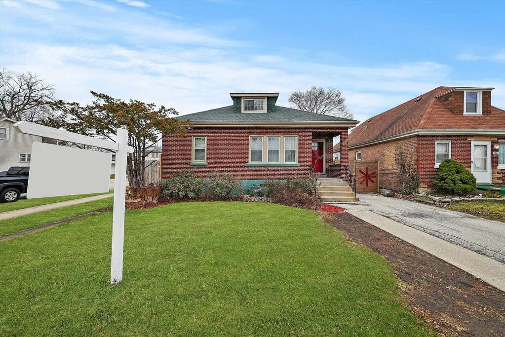 7739 Latrobe Avenue, Burbank, IL 60459 | MLS# 11696231 | @properties ...