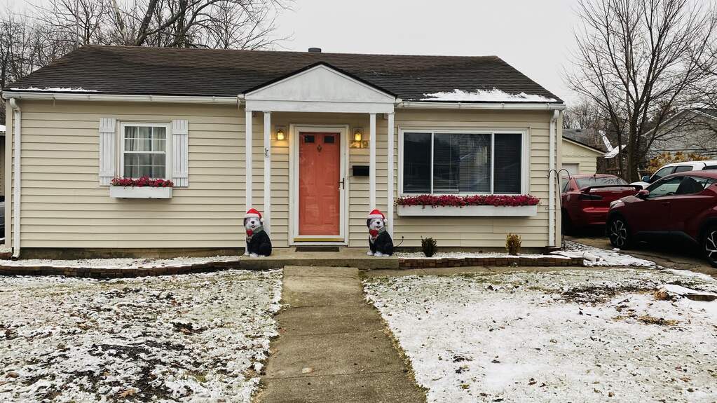 219 N Evanslawn Avenue, Aurora, IL 60506 | MLS# 11697184 | @properties ...