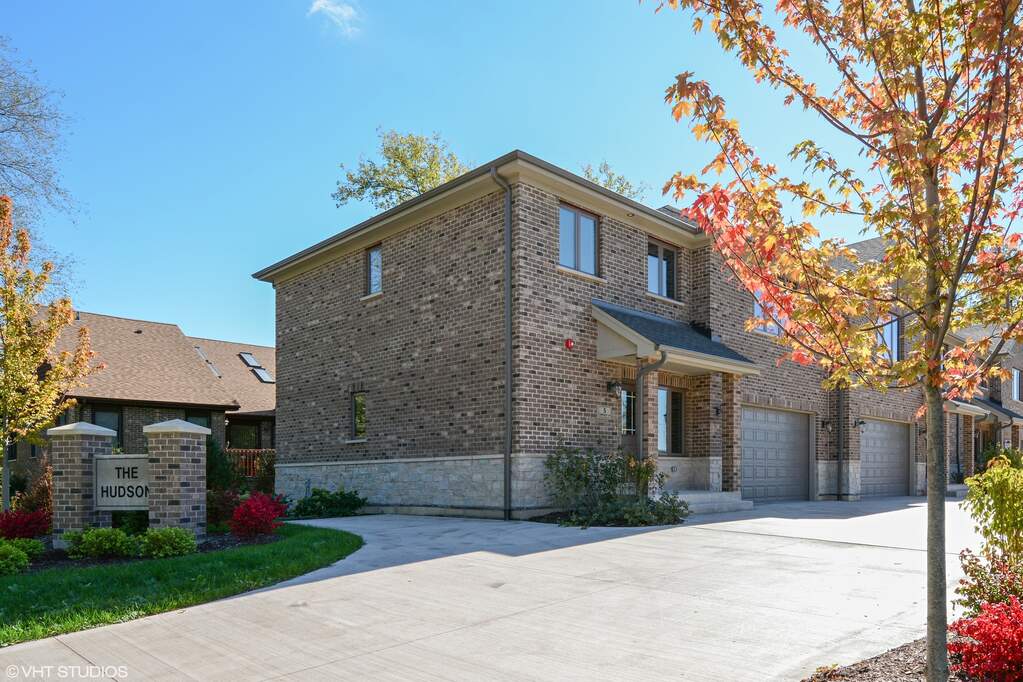 9 Terrace Lane, Lake Zurich, IL 60047 | MLS# 11701476 | @properties ...