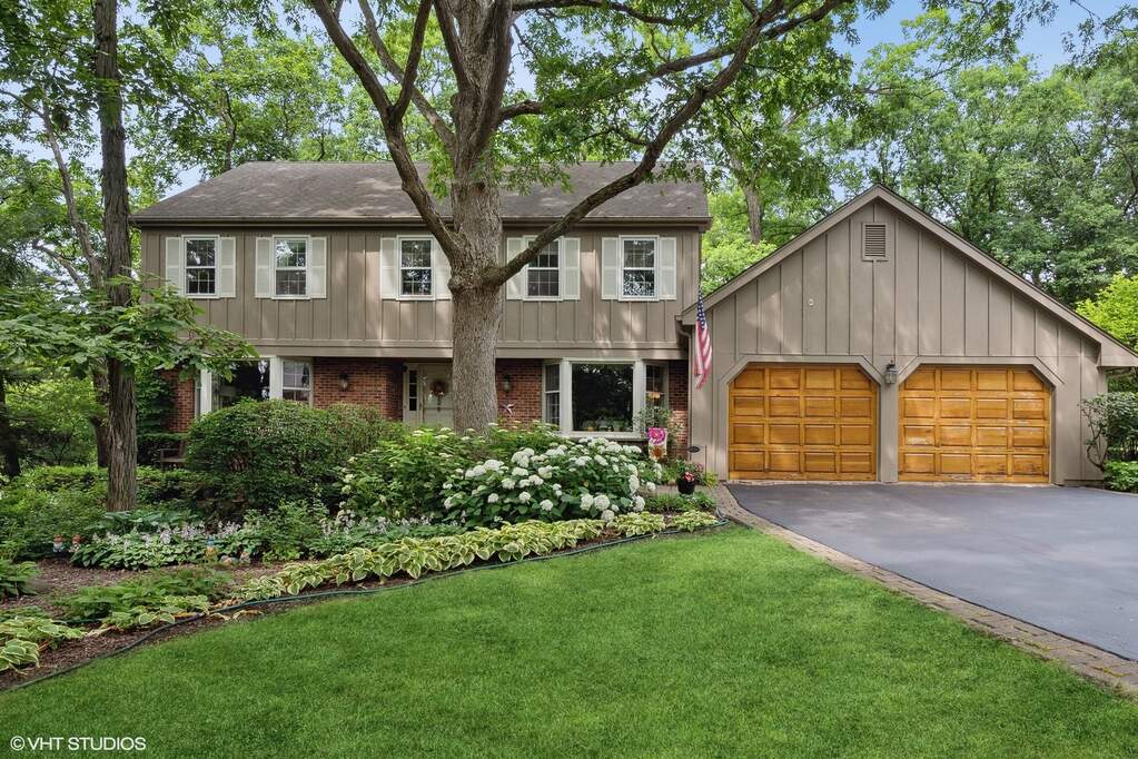 650 Hillside Court, Barrington, IL 60010 | MLS# 11702487 | @properties ...