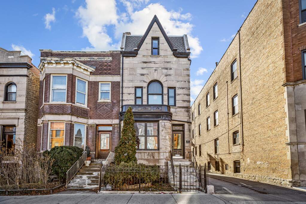 911 W Addison Street, Chicago, IL 60613 | MLS# 11710196 | @properties ...