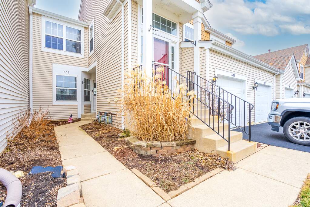 602 Springwood Drive #1, Joliet, IL 60431 | MLS# 11720370 | @properties ...