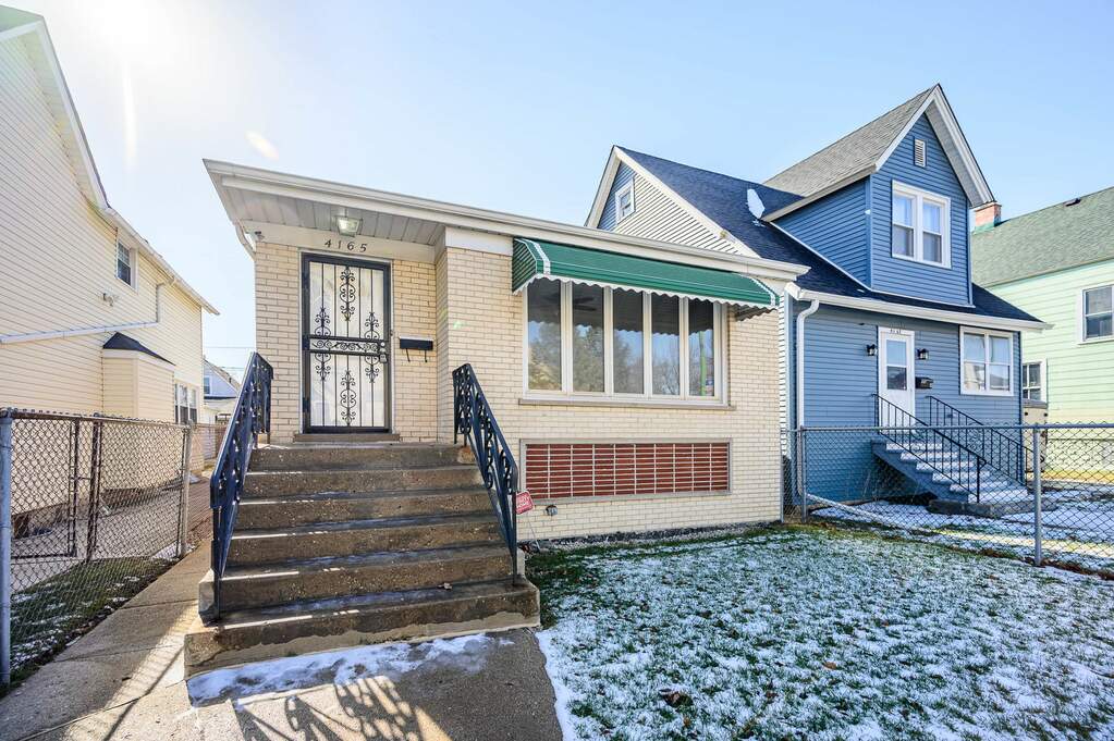 4165 W Addison Street, Chicago, IL 60641 | MLS# 11720551 | @properties ...